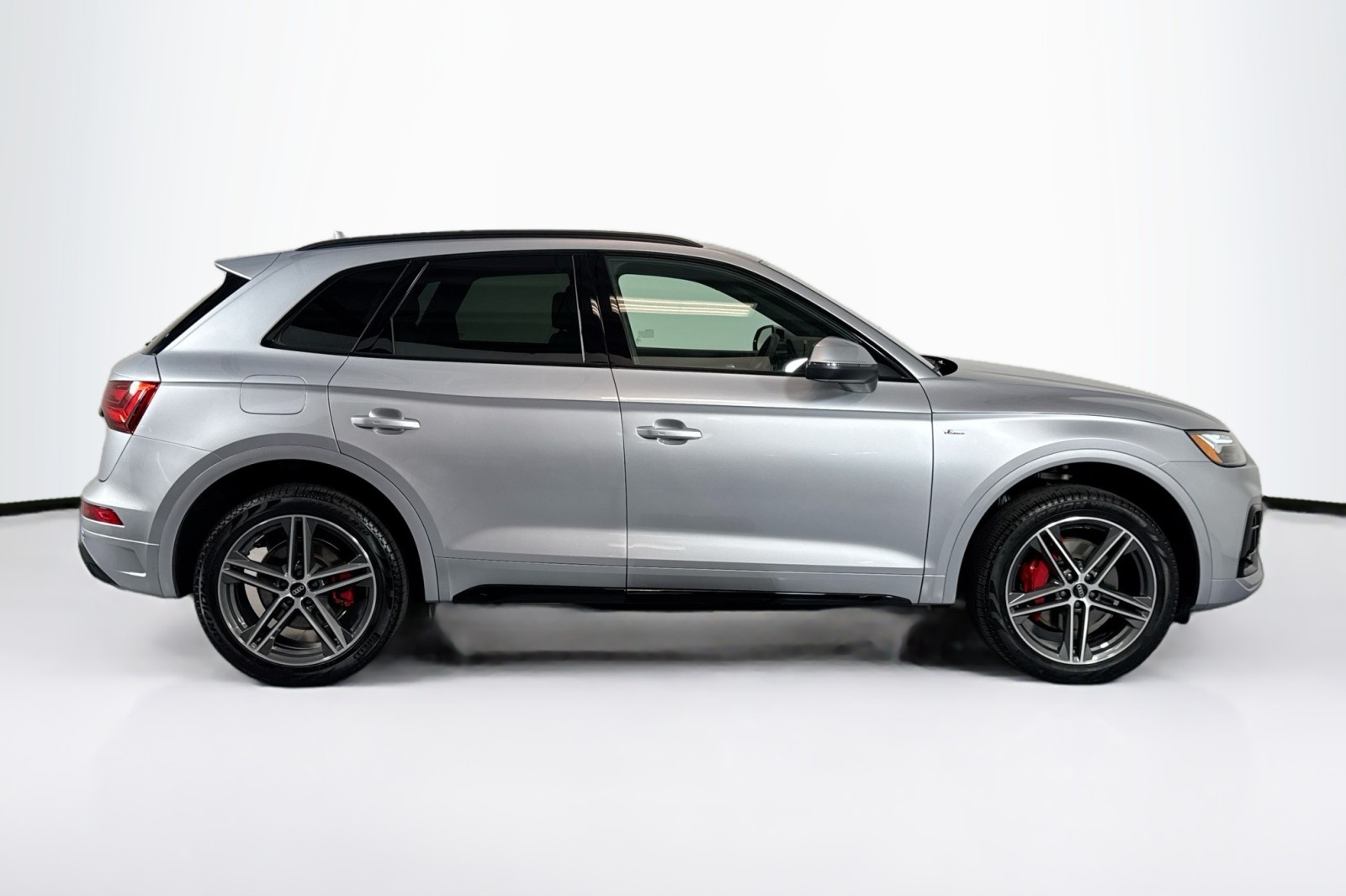 Pre-Owned 2025 Audi Q5 TFSI e Pug-in Hybrid S line Premium Plus Sport ...